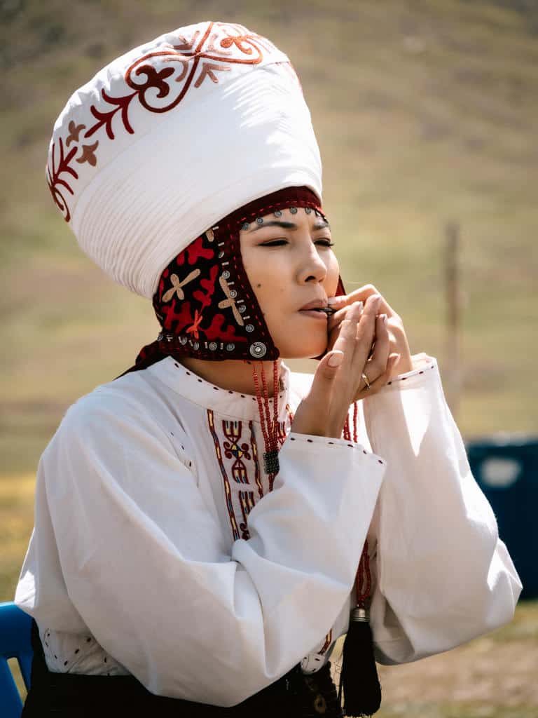 किर्गिस्तान कैसे बढ़ रहा आगे