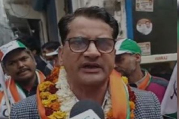 आप ने कब्रिस्तान में 'मुर्दा टैक्स' लगा दिया : कमर अहमद